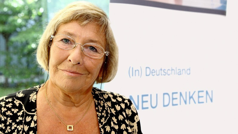 Hintergrund Carmen Thomas - 1. ModerationsAkademie für Medien ...